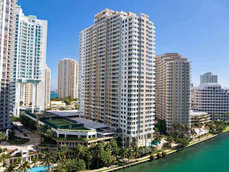 25 Real Pros and Cons of Living In Miami To Help You Make An Informed ...