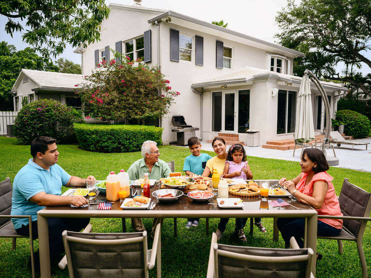25 Real Pros and Cons of Living In Miami To Help You Make An Informed ...